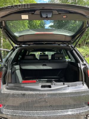 Black BMW X5 2012 in Riga, with an engine capacity of 3.00 L and mileage of 324 thousand km for 11500 €, photo 7 on AUTOMOTO.COM.LV