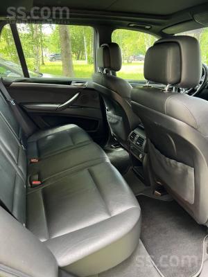 Black BMW X5 2012 in Riga, with an engine capacity of 3.00 L and mileage of 324 thousand km for 11500 €, photo 11 on AUTOMOTO.COM.LV