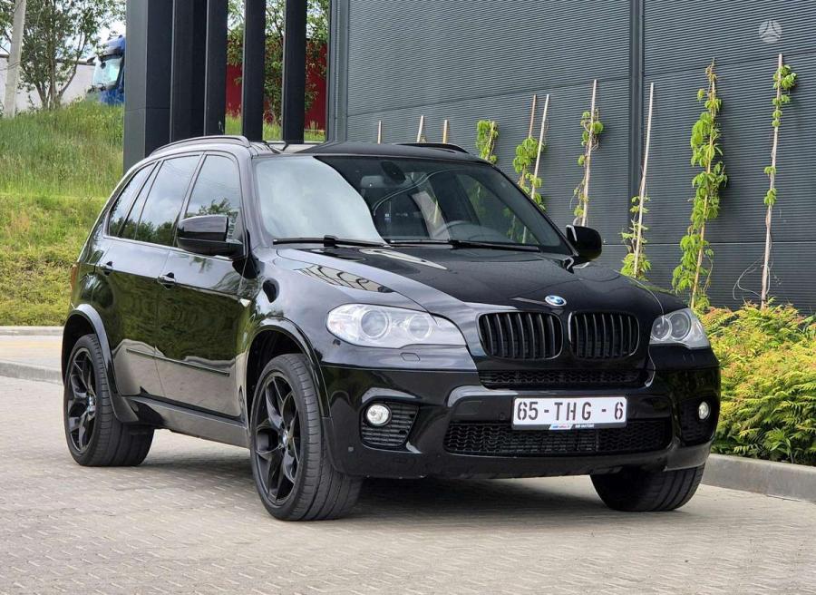 Black BMW X5 2012 in Vilnius, with an engine capacity of 2.99 L and mileage of 222 thousand km for 12500 €, photo 1 on AUTOMOTO.COM.LV