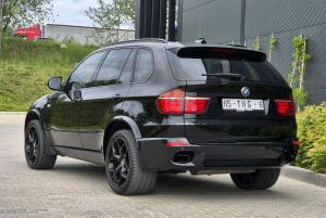 Black BMW X5 2012 in Vilnius, with an engine capacity of 2.99 L and mileage of 222 thousand km for 12500 €, photo 6 on AUTOMOTO.COM.LV