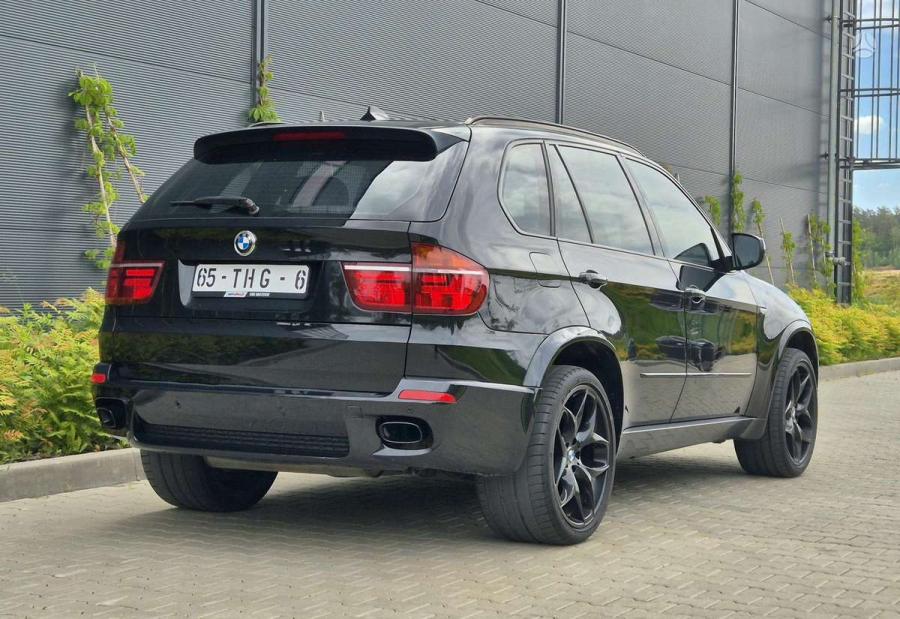 Black BMW X5 2012 in Vilnius, with an engine capacity of 2.99 L and mileage of 222 thousand km for 12500 €, photo 9 on AUTOMOTO.COM.LV