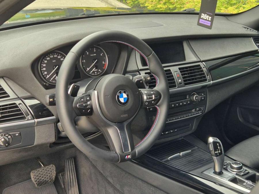 Black BMW X5 2012 in Vilnius, with an engine capacity of 2.99 L and mileage of 222 thousand km for 12500 €, photo 13 on AUTOMOTO.COM.LV