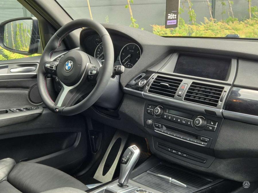 Black BMW X5 2012 in Vilnius, with an engine capacity of 2.99 L and mileage of 222 thousand km for 12500 €, photo 15 on AUTOMOTO.COM.LV