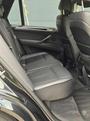Black BMW X5 2012 in Vilnius, with an engine capacity of 2.99 L and mileage of 222 thousand km for 12500 €, photo 16 on AUTOMOTO.COM.LV