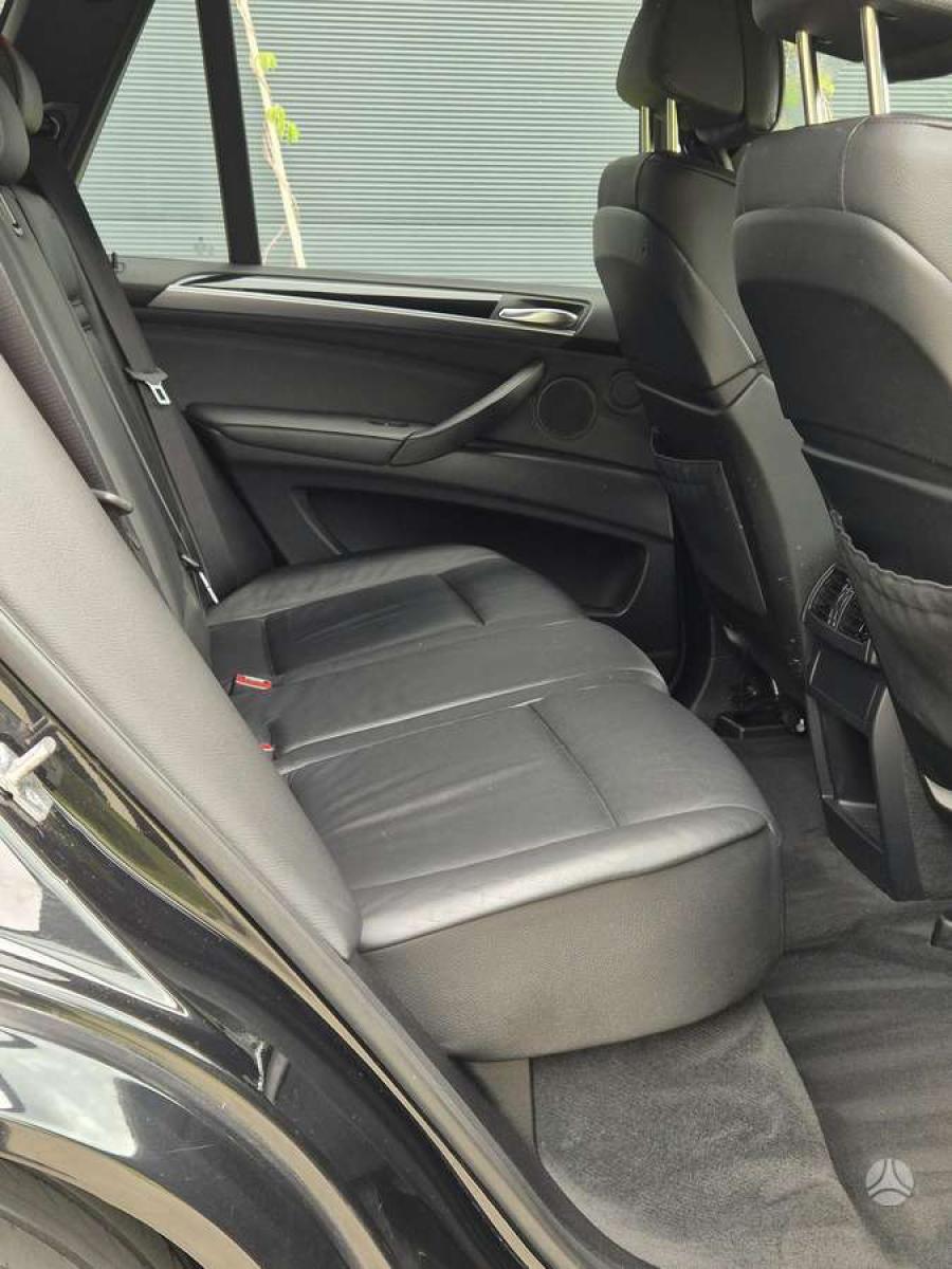 Black BMW X5 2012 in Vilnius, with an engine capacity of 2.99 L and mileage of 222 thousand km for 12500 €, photo 16 on AUTOMOTO.COM.LV