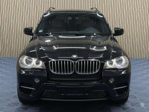 Black BMW X5 2012 in Marijampole, with an engine capacity of 2.99 L and mileage of 291 thousand km for 10750 €, photo 5 on AUTOMOTO.COM.LV