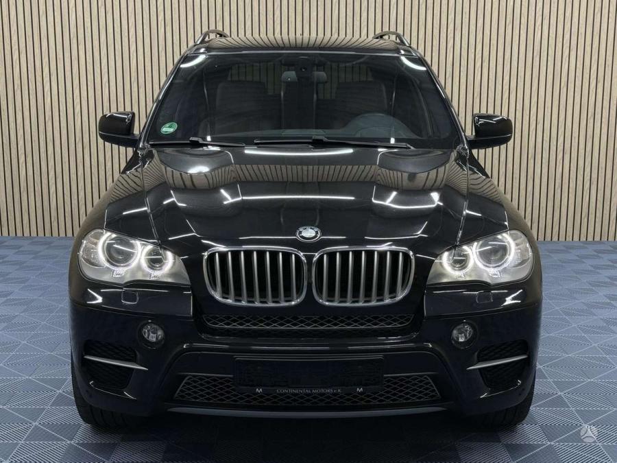 Black BMW X5 2012 in Marijampole, with an engine capacity of 2.99 L and mileage of 291 thousand km for 10750 €, photo 5 on AUTOMOTO.COM.LV