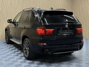 Black BMW X5 2012 in Marijampole, with an engine capacity of 2.99 L and mileage of 291 thousand km for 10750 €, photo 7 on AUTOMOTO.COM.LV