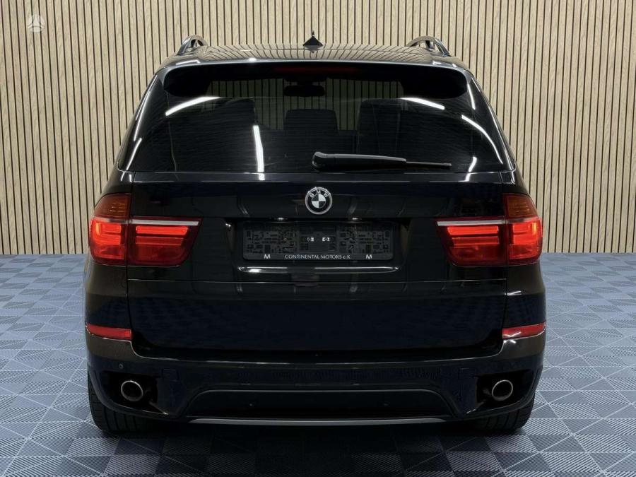 Black BMW X5 2012 in Marijampole, with an engine capacity of 2.99 L and mileage of 291 thousand km for 10750 €, photo 8 on AUTOMOTO.COM.LV