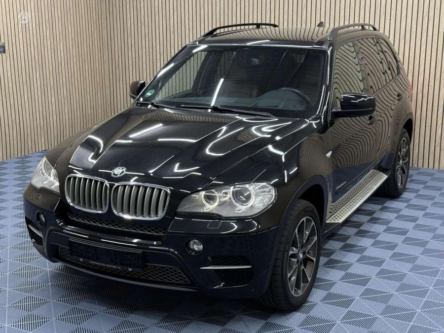 Black BMW X5 2012 in Marijampole, with an engine capacity of 2.99 L and mileage of 291 thousand km for 10750 €, photo 11 on AUTOMOTO.COM.LV