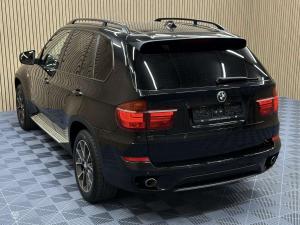 Black BMW X5 2012 in Marijampole, with an engine capacity of 2.99 L and mileage of 291 thousand km for 10750 €, photo 12 on AUTOMOTO.COM.LV