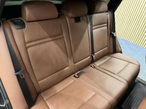 Black BMW X5 2012 in Marijampole, with an engine capacity of 2.99 L and mileage of 291 thousand km for 10750 €, photo 18 on AUTOMOTO.COM.LV