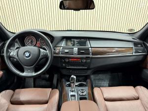 Black BMW X5 2012 in Marijampole, with an engine capacity of 2.99 L and mileage of 291 thousand km for 10750 €, photo 23 on AUTOMOTO.COM.LV