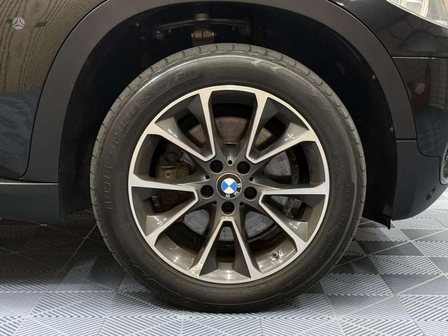 Black BMW X5 2012 in Marijampole, with an engine capacity of 2.99 L and mileage of 291 thousand km for 10750 €, photo 36 on AUTOMOTO.COM.LV