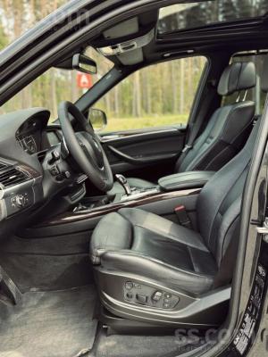 Black BMW X5 2012 in Riga, with an engine capacity of 3.00 L and mileage of 283 thousand km for 11000 €, photo 13 on AUTOMOTO.COM.LV
