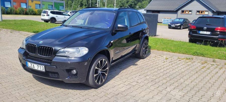 Black BMW X5 2012 in Klaipeda, with an engine capacity of 2.98 L and mileage of 298 thousand km for 12500 €, photo 1 on AUTOMOTO.COM.LV