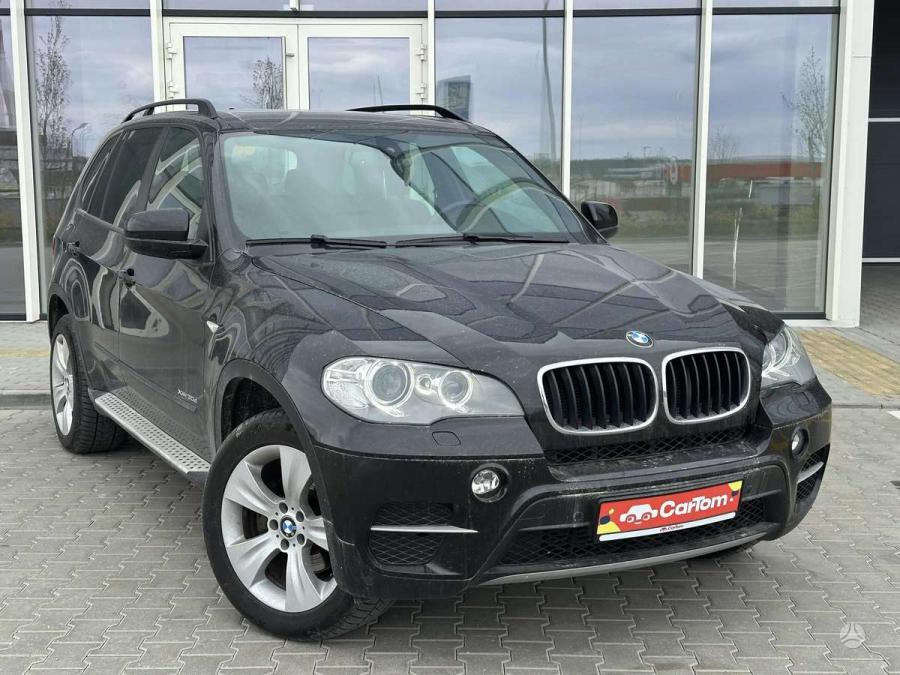 Black BMW X5 2012 in Vilnius, with an engine capacity of 2.99 L and mileage of 259 thousand km for 9500 €, photo 1 on AUTOMOTO.COM.LV