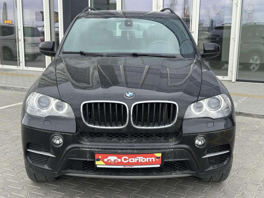 Black BMW X5 2012 in Vilnius, with an engine capacity of 2.99 L and mileage of 259 thousand km for 9500 €, photo 3 on AUTOMOTO.COM.LV