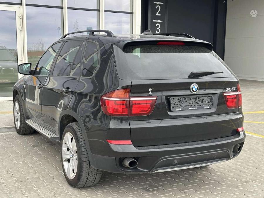 Black BMW X5 2012 in Vilnius, with an engine capacity of 2.99 L and mileage of 259 thousand km for 9500 €, photo 5 on AUTOMOTO.COM.LV