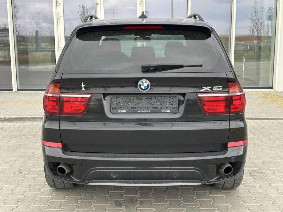 Black BMW X5 2012 in Vilnius, with an engine capacity of 2.99 L and mileage of 259 thousand km for 9500 €, photo 6 on AUTOMOTO.COM.LV