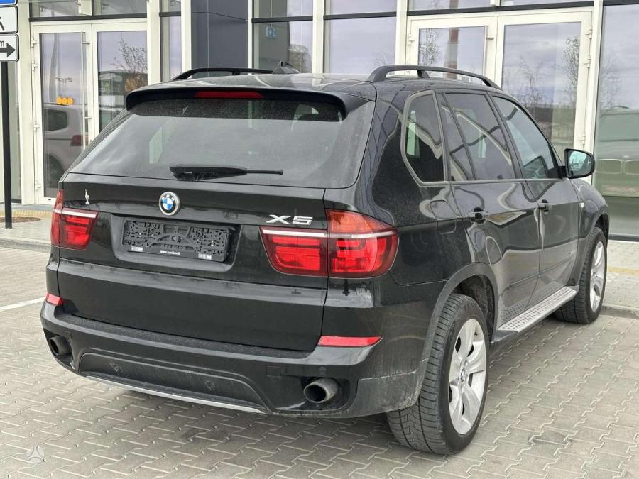 Black BMW X5 2012 in Vilnius, with an engine capacity of 2.99 L and mileage of 259 thousand km for 9500 €, photo 7 on AUTOMOTO.COM.LV