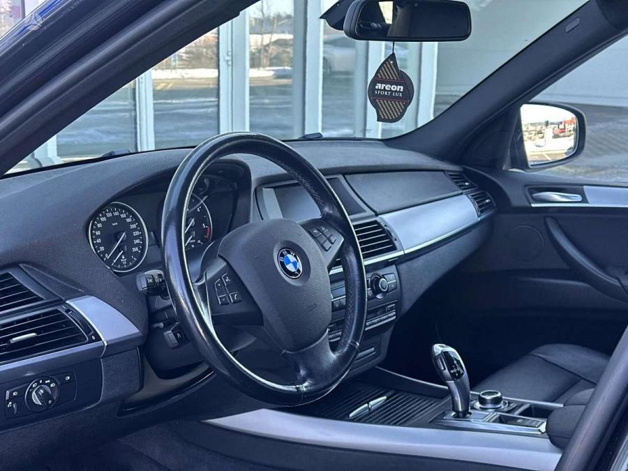Black BMW X5 2012 in Vilnius, with an engine capacity of 2.99 L and mileage of 259 thousand km for 9500 €, photo 9 on AUTOMOTO.COM.LV