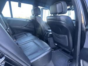 Black BMW X5 2012 in Vilnius, with an engine capacity of 2.99 L and mileage of 259 thousand km for 9500 €, photo 12 on AUTOMOTO.COM.LV