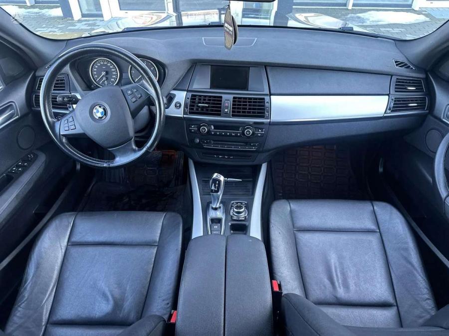 Black BMW X5 2012 in Vilnius, with an engine capacity of 2.99 L and mileage of 259 thousand km for 9500 €, photo 13 on AUTOMOTO.COM.LV