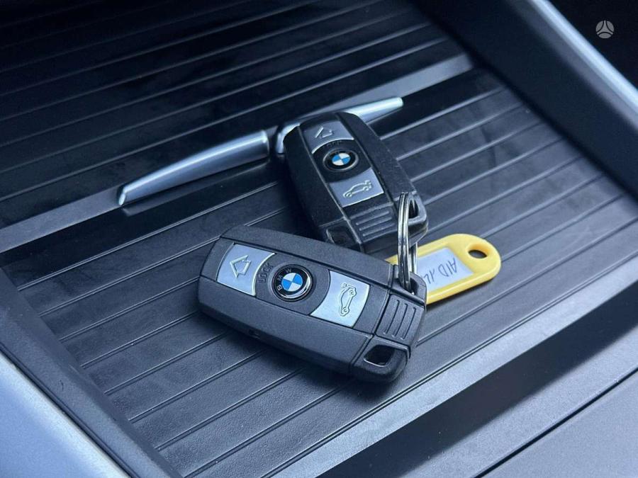 Black BMW X5 2012 in Vilnius, with an engine capacity of 2.99 L and mileage of 259 thousand km for 9500 €, photo 15 on AUTOMOTO.COM.LV