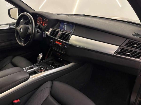 Melns BMW X5 2012 Marijampole, ar dzinēja tilpumu 3.00 L un nobraukumu 262 tūkst. km par 12999 €, foto 5 vietnē AUTOMOTO.COM.LV