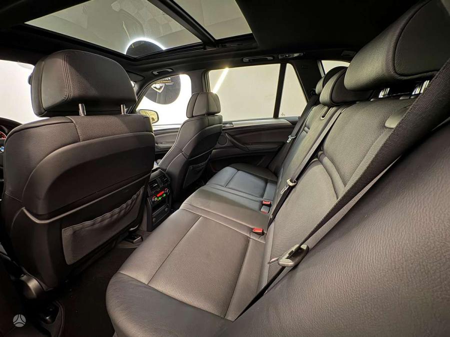 Melns BMW X5 2012 Marijampole, ar dzinēja tilpumu 3.00 L un nobraukumu 262 tūkst. km par 12999 €, foto 11 vietnē AUTOMOTO.COM.LV