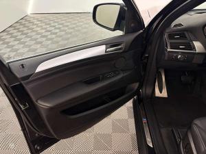 Melns BMW X5 2012 Marijampole, ar dzinēja tilpumu 3.00 L un nobraukumu 262 tūkst. km par 12999 €, foto 20 vietnē AUTOMOTO.COM.LV