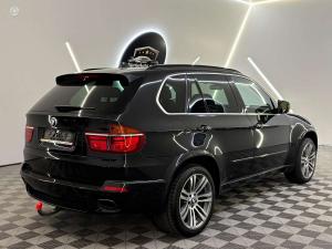 Melns BMW X5 2012 Marijampole, ar dzinēja tilpumu 3.00 L un nobraukumu 262 tūkst. km par 12999 €, foto 23 vietnē AUTOMOTO.COM.LV