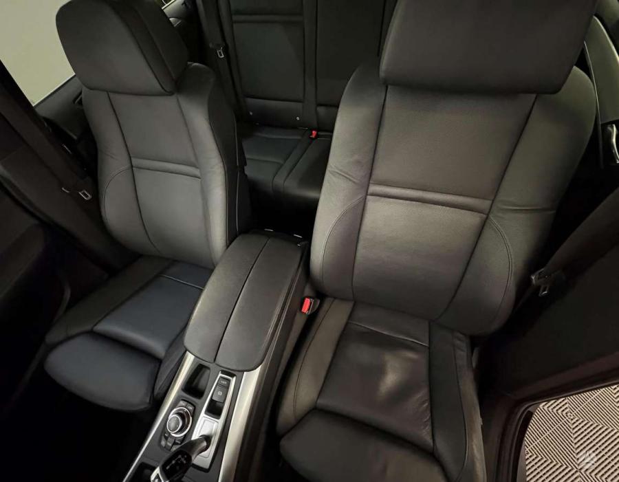 Melns BMW X5 2012 Marijampole, ar dzinēja tilpumu 3.00 L un nobraukumu 262 tūkst. km par 12999 €, foto 24 vietnē AUTOMOTO.COM.LV