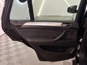 Melns BMW X5 2012 Marijampole, ar dzinēja tilpumu 3.00 L un nobraukumu 262 tūkst. km par 12999 €, foto 25 vietnē AUTOMOTO.COM.LV