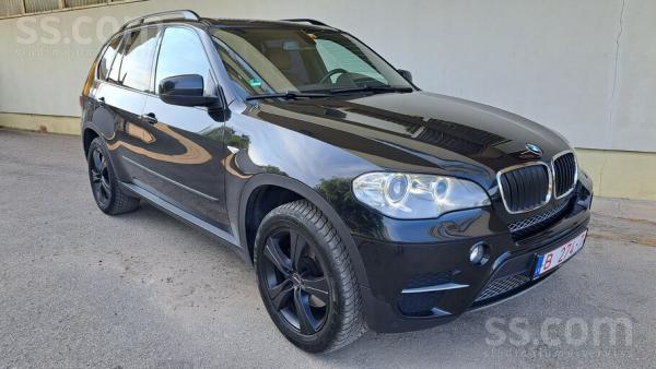 Black BMW X5 2012 in Ogre, with an engine capacity of 3.00 L and mileage of 220 thousand km for 11500 €, photo 1 on AUTOMOTO.COM.LV
