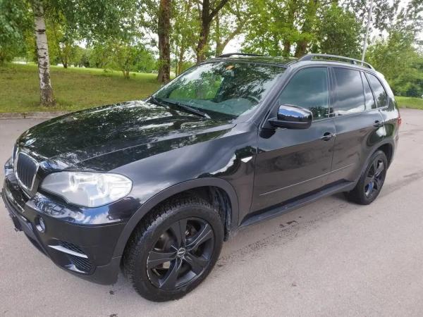 Black BMW X5 2012 in Ogre, with an engine capacity of 3.00 L and mileage of 220 thousand km for 11500 €, photo 1 on AUTOMOTO.COM.LV