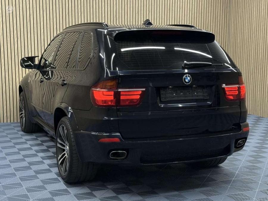 Black BMW X5 2012 in Marijampole, with an engine capacity of 2.99 L and mileage of 285 thousand km for 11700 €, photo 7 on AUTOMOTO.COM.LV