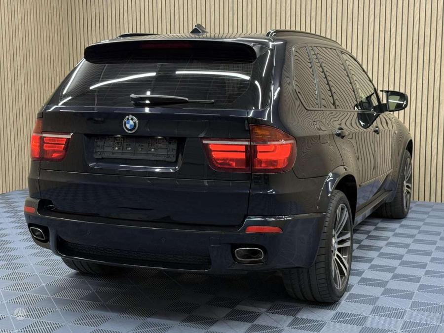 Black BMW X5 2012 in Marijampole, with an engine capacity of 2.99 L and mileage of 285 thousand km for 11700 €, photo 9 on AUTOMOTO.COM.LV