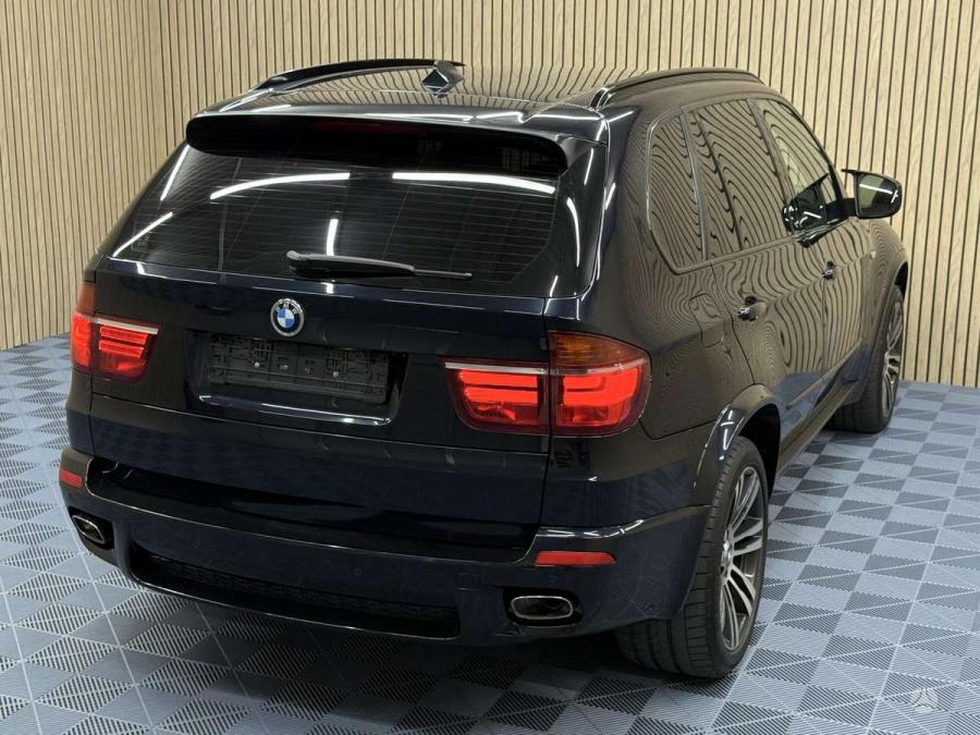 Black BMW X5 2012 in Marijampole, with an engine capacity of 2.99 L and mileage of 285 thousand km for 11700 €, photo 13 on AUTOMOTO.COM.LV