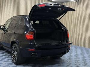 Black BMW X5 2012 in Marijampole, with an engine capacity of 2.99 L and mileage of 285 thousand km for 11700 €, photo 14 on AUTOMOTO.COM.LV