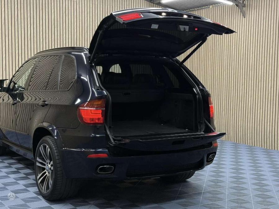 Black BMW X5 2012 in Marijampole, with an engine capacity of 2.99 L and mileage of 285 thousand km for 11700 €, photo 14 on AUTOMOTO.COM.LV