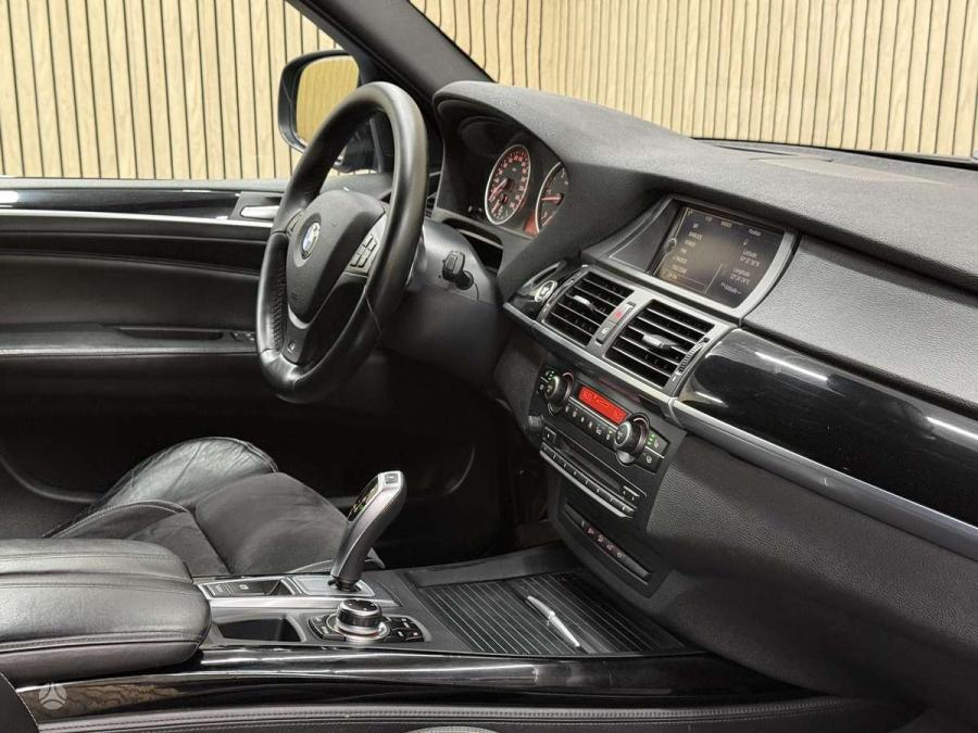 Black BMW X5 2012 in Marijampole, with an engine capacity of 2.99 L and mileage of 285 thousand km for 11700 €, photo 21 on AUTOMOTO.COM.LV