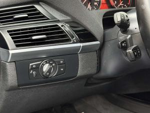 Black BMW X5 2012 in Marijampole, with an engine capacity of 2.99 L and mileage of 285 thousand km for 11700 €, photo 25 on AUTOMOTO.COM.LV