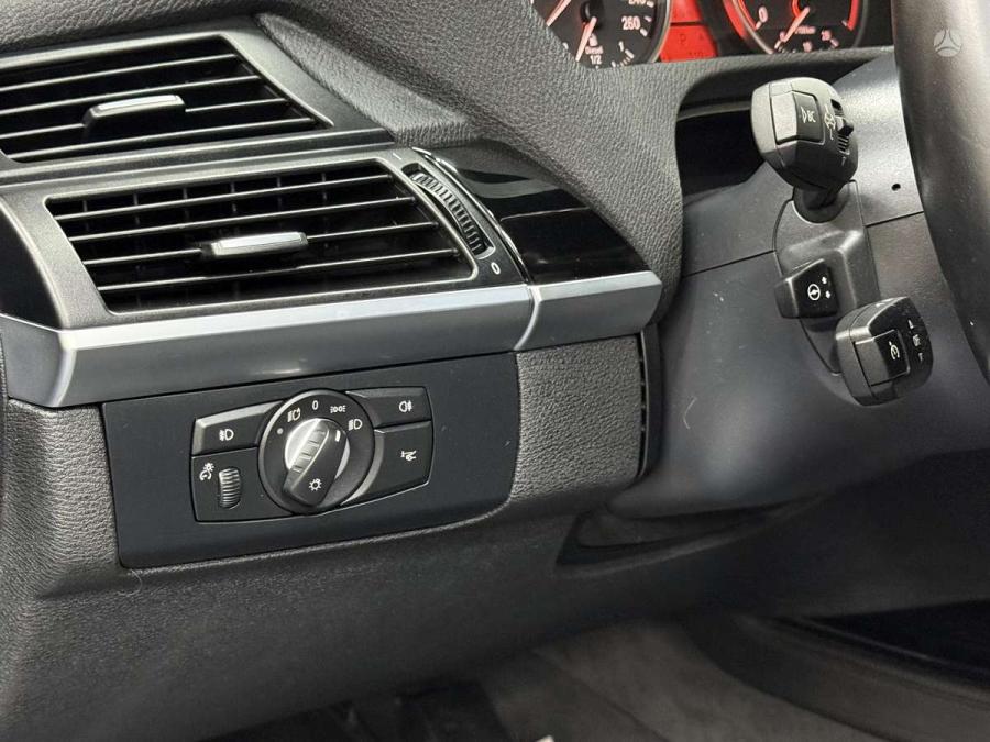 Black BMW X5 2012 in Marijampole, with an engine capacity of 2.99 L and mileage of 285 thousand km for 11700 €, photo 25 on AUTOMOTO.COM.LV