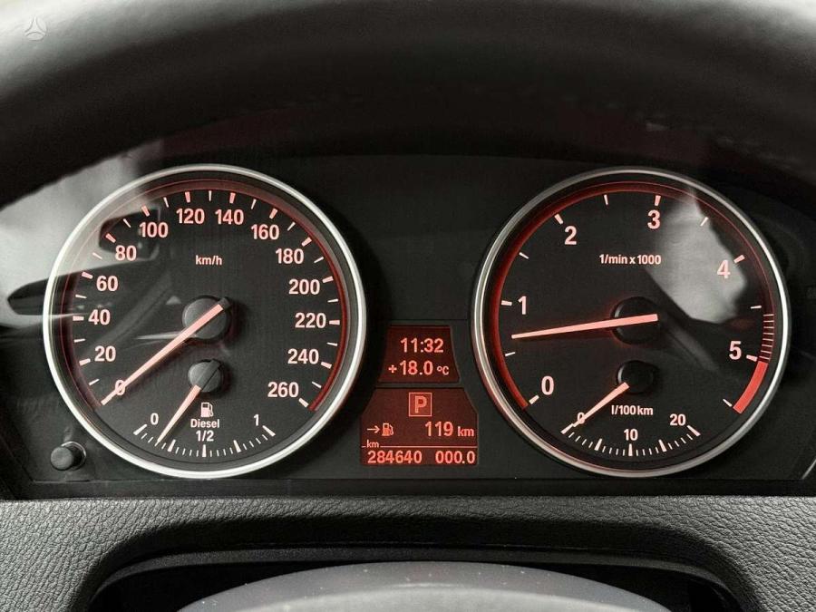 Black BMW X5 2012 in Marijampole, with an engine capacity of 2.99 L and mileage of 285 thousand km for 11700 €, photo 27 on AUTOMOTO.COM.LV
