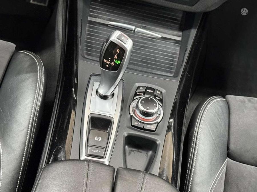 Black BMW X5 2012 in Marijampole, with an engine capacity of 2.99 L and mileage of 285 thousand km for 11700 €, photo 32 on AUTOMOTO.COM.LV