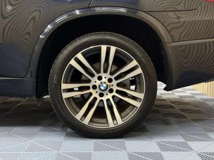 Black BMW X5 2012 in Marijampole, with an engine capacity of 2.99 L and mileage of 285 thousand km for 11700 €, photo 36 on AUTOMOTO.COM.LV