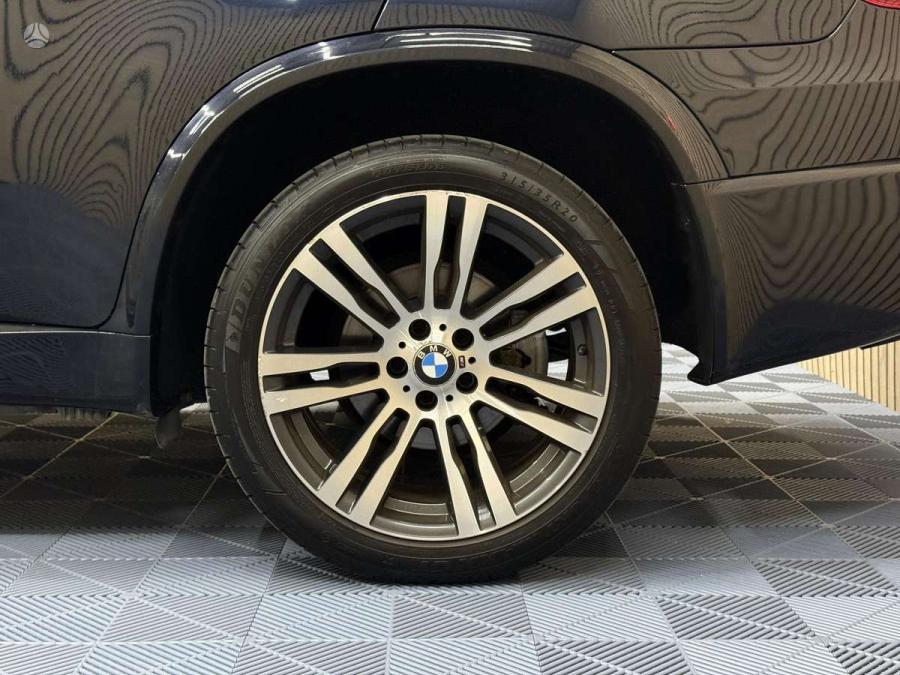 Black BMW X5 2012 in Marijampole, with an engine capacity of 2.99 L and mileage of 285 thousand km for 11700 €, photo 36 on AUTOMOTO.COM.LV