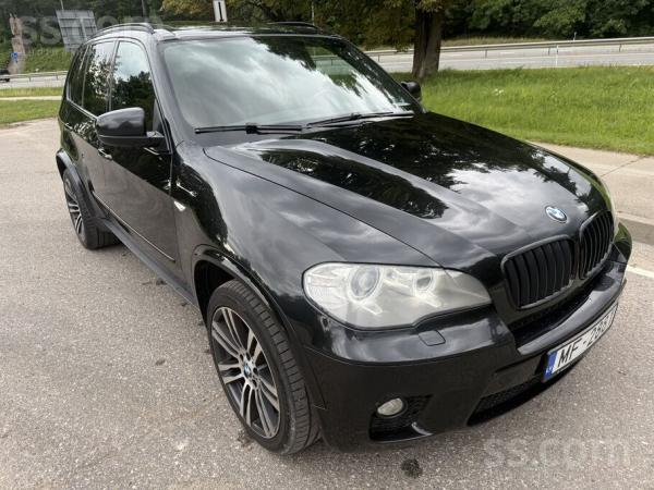 Black BMW X5 2012 in Riga, with an engine capacity of 3.00 L and mileage of 303 thousand km for 13500 €, photo 6 on AUTOMOTO.COM.LV